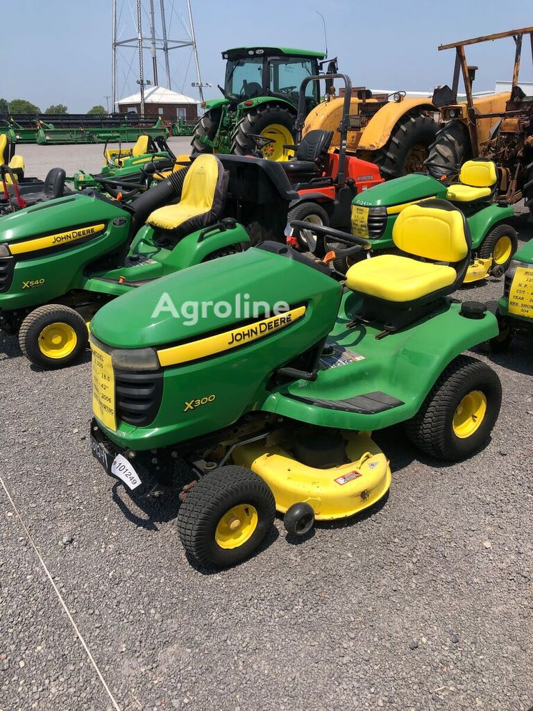 John Deere X320 traktor kosilica