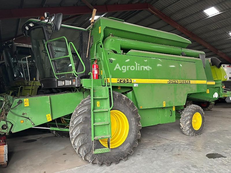 John Deere 2254 kombajn za žito