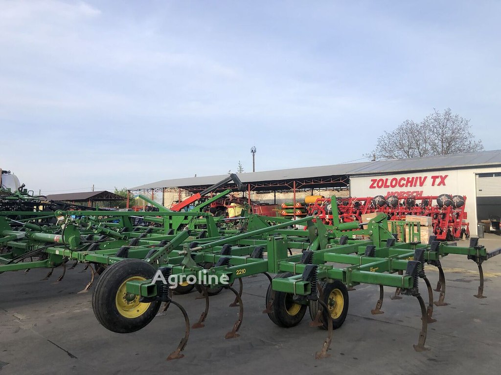 John Deere 2210 mašina za pripremu setve