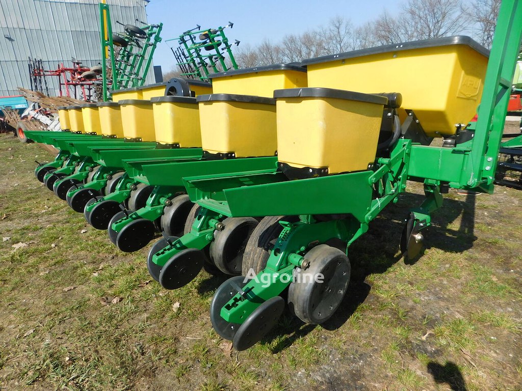 John Deere 7200 pod MTZ pneumatska precizna sejalica