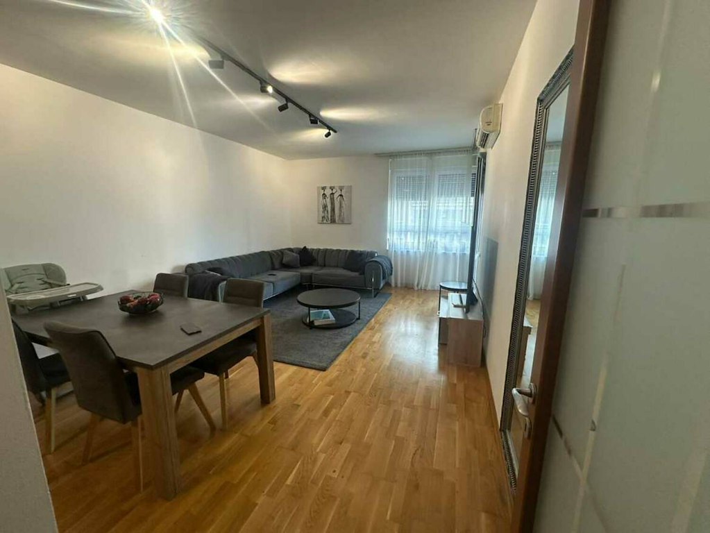 Park apartmani-Dvosoban lux stan sa garazom