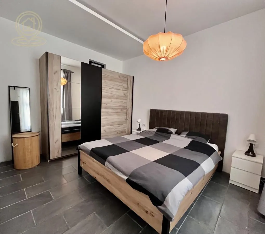 Izdavanje, dvosoban stan, 40m2, Centar, Novi Sad