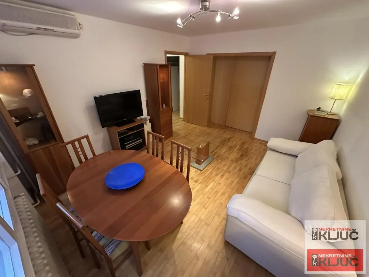 Izdavanje, dvosoban stan, 59m2, Centar, Novi Sad