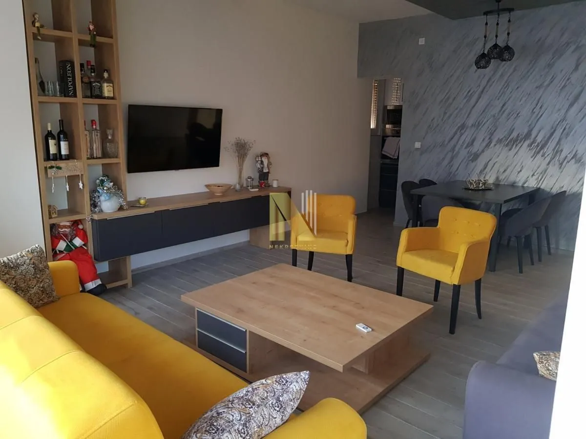 Izdavanje, trosoban stan, 80m², Stari grad, Novi Sad
