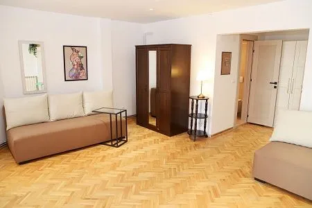Izdavanje, dvosoban stan, 100m2, Stari Grad, Beograd