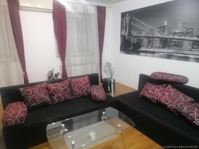 Izdavanje, Stan, 91m2 , Centar