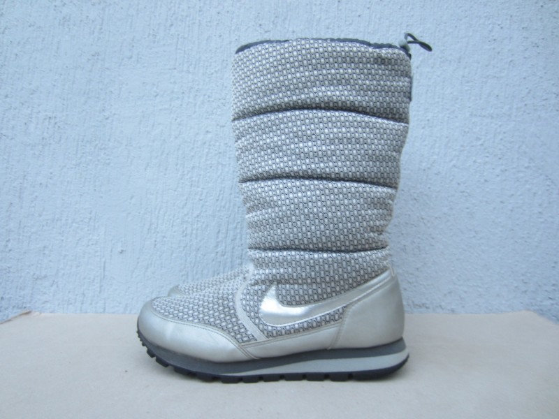 NIKE cizme za devojcice 37.5-EXTRA OCUVANE