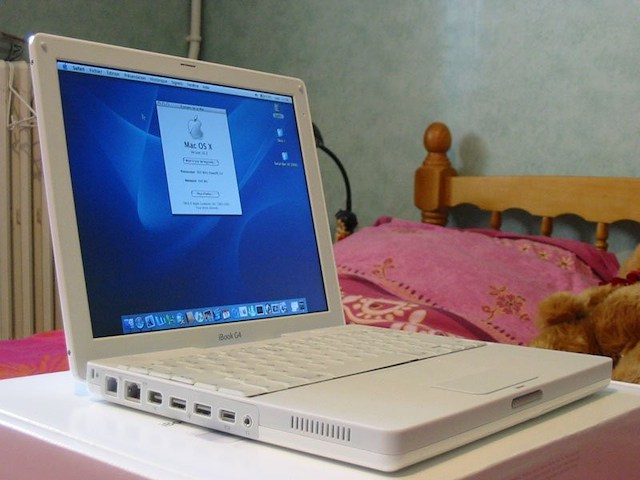 Apple iBook G3/G4 ispravan u delovima