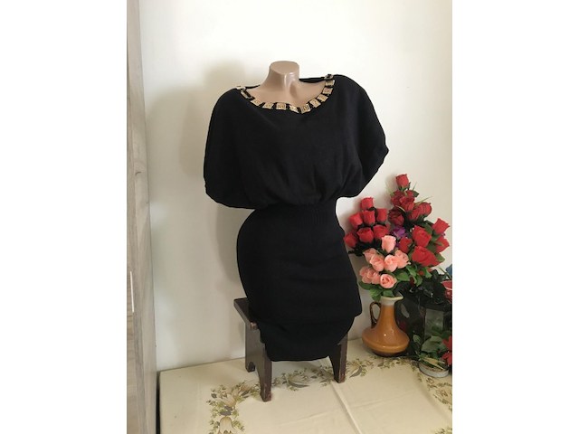 Sogo crna haljina zlato oko vrata M