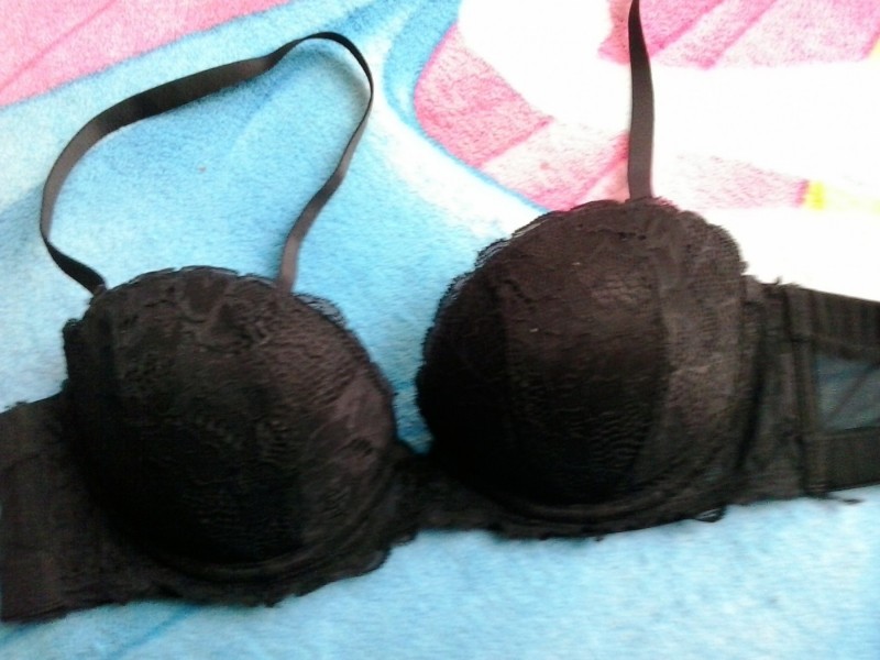 H&M extra push up samodrzeci grudnjak 75A