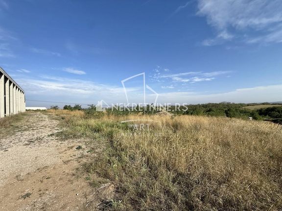Hala 1300m2 na 3.2ha građevinskog zemljišta ID#1231311