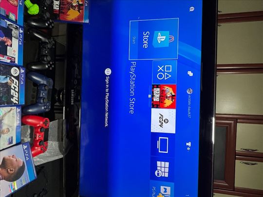 Prodajem Playstation 4 1TB nov!