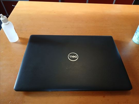 Prodajem lap top Dell inspirion 15 inca dobar.