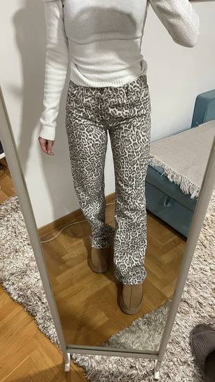 Stradivarius pantalone - kao nove