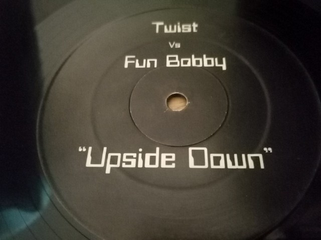 Twist vs Fun Bobby - Upside Down (House)