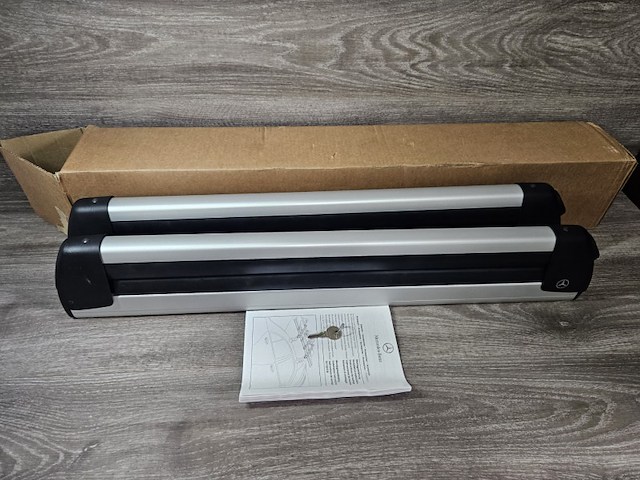 Alu Thule krovni nosaci za 6 pari skija ili 4x Snowboar