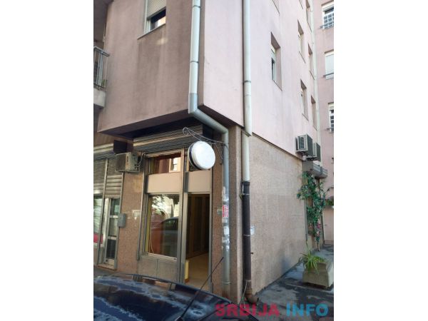 Izdajem lokal površine 18 m2 Bogdana Tirnanica 12