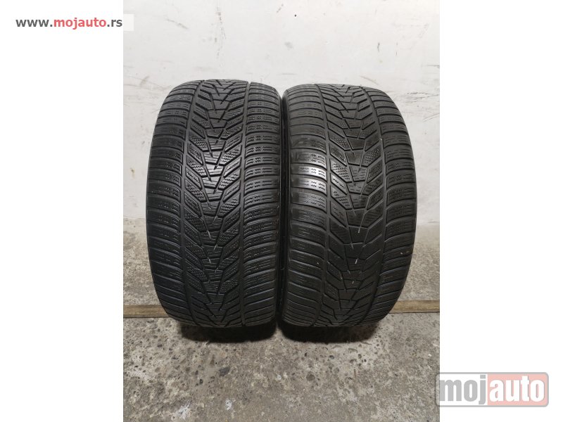 3270. Gume HANKOOK 18-ice, ZIMSKE 255/40, Šara 6,6 mm, DOT 1720