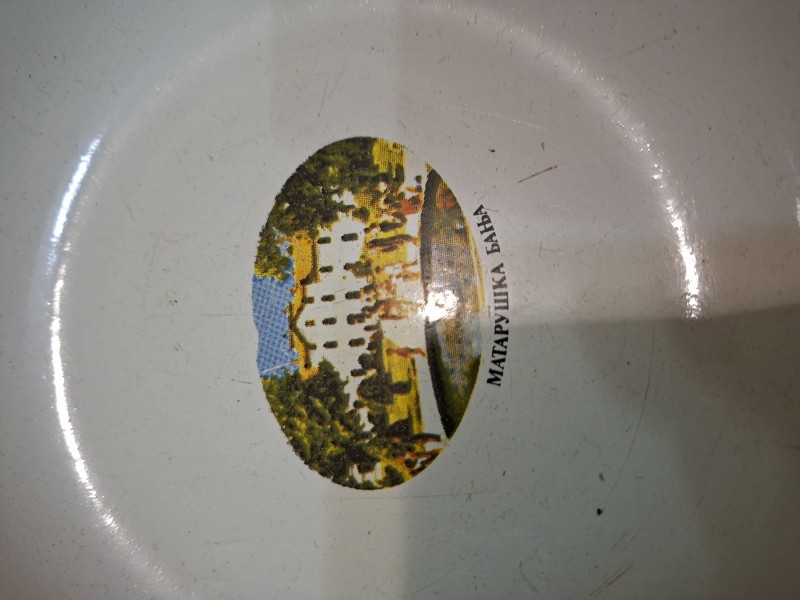 Emajlirani tanjir Mataruska banja.