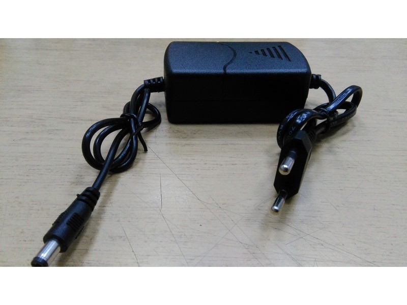 HIT PONUDA - ADAPTER 12 V - 3 A - NOVO