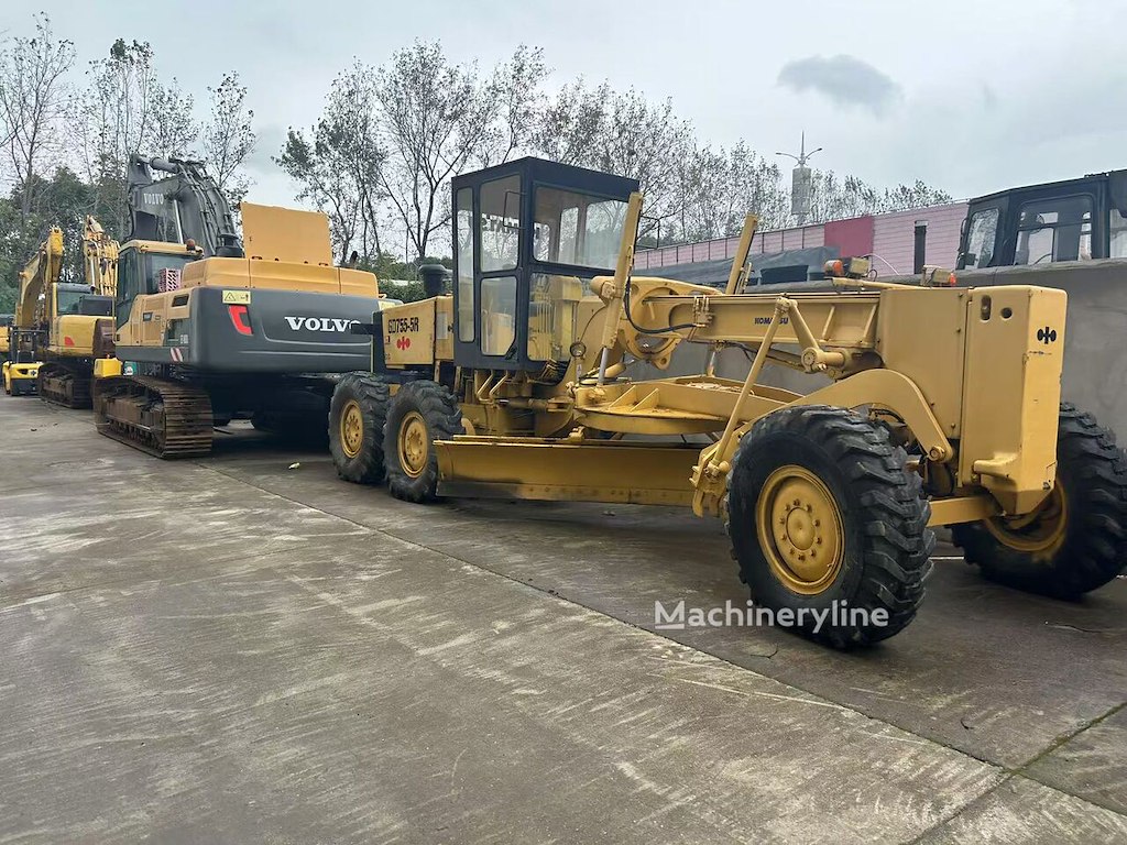 Komatsu GD755 grejder