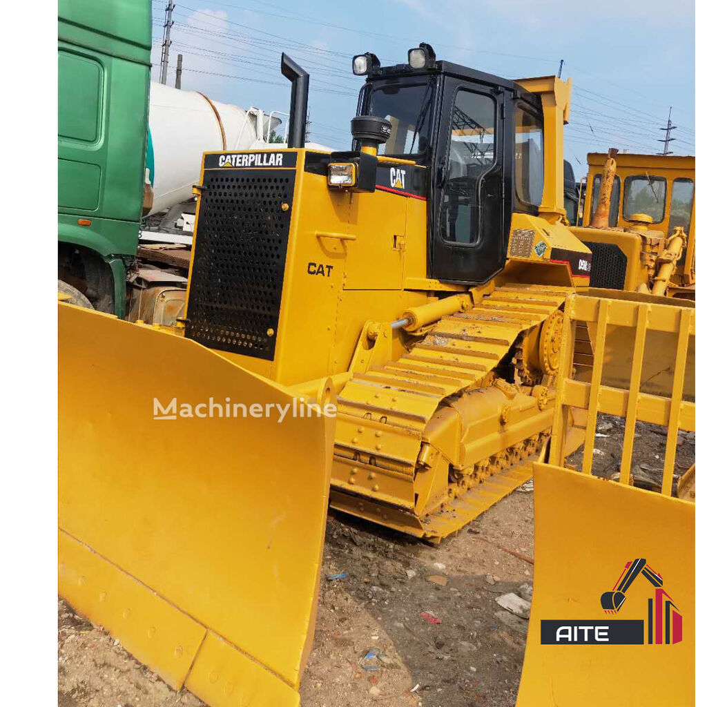 Caterpillar D5M buldožer