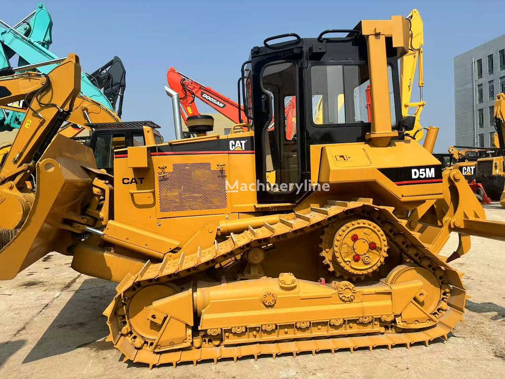 Caterpillar D5M buldožer