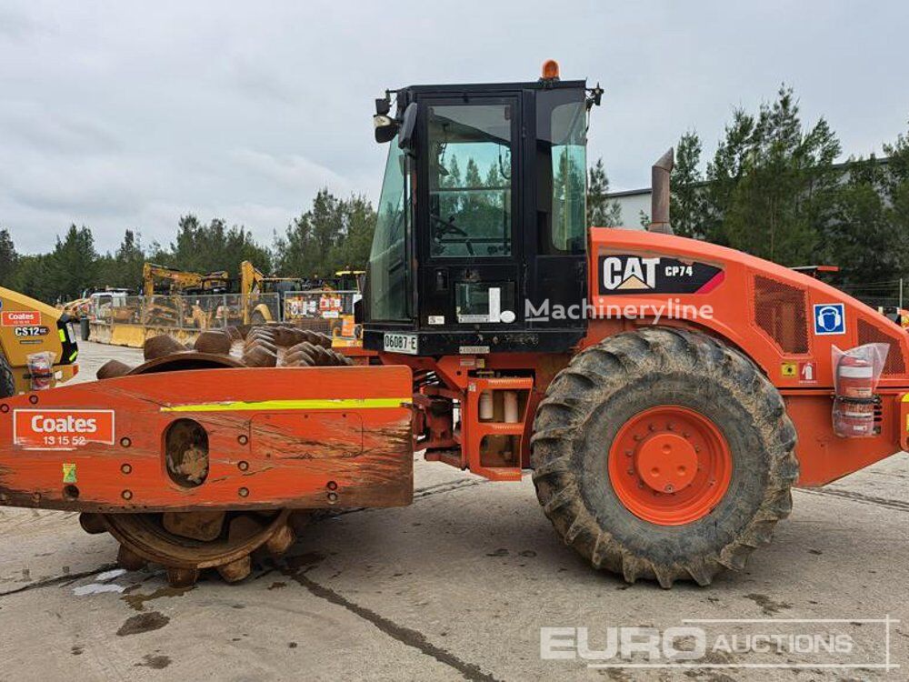 Prodaje se Caterpillar CP74 kompaktor na aukciji