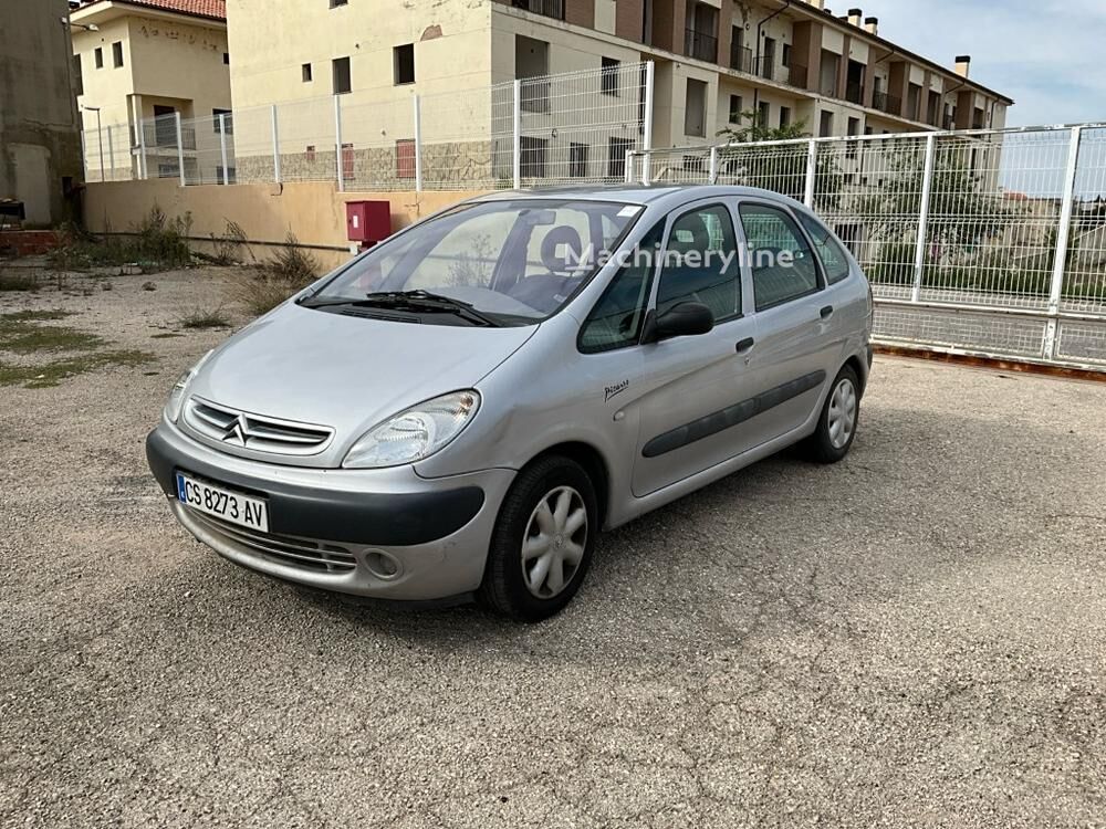 Prodaje se Citroen Xsara drugu građevinsku mašinu na aukciji