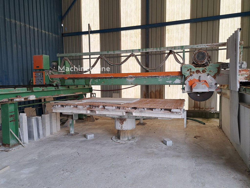 Stone polishing machine