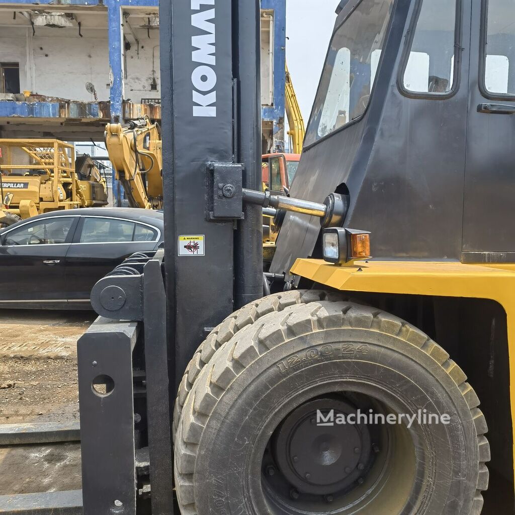 Komatsu FD250 teški viljuškar