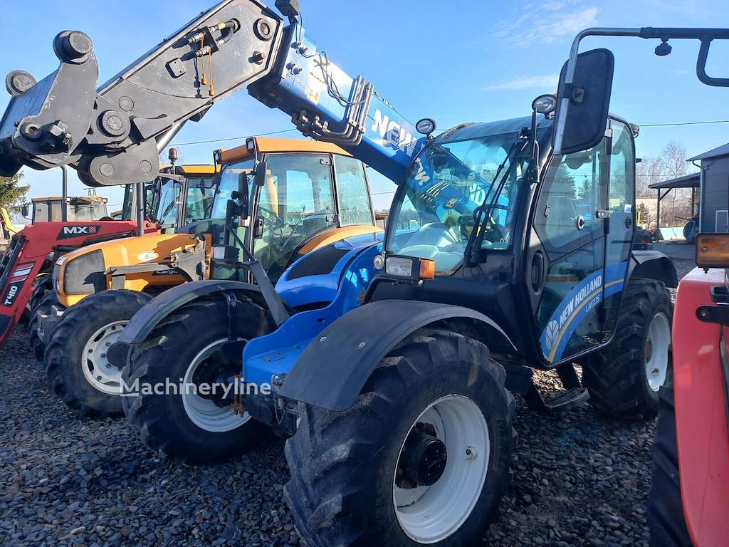 New Holland Lm 735 teleskopski utovarivač