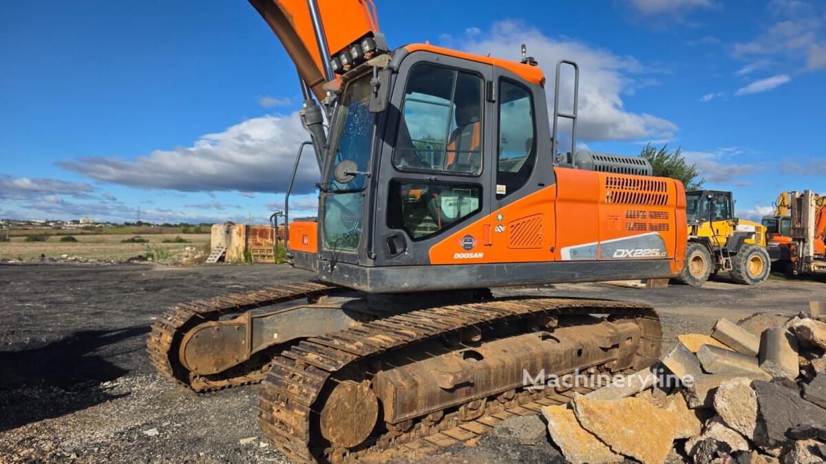 Doosan DX 225 LC bager guseničar