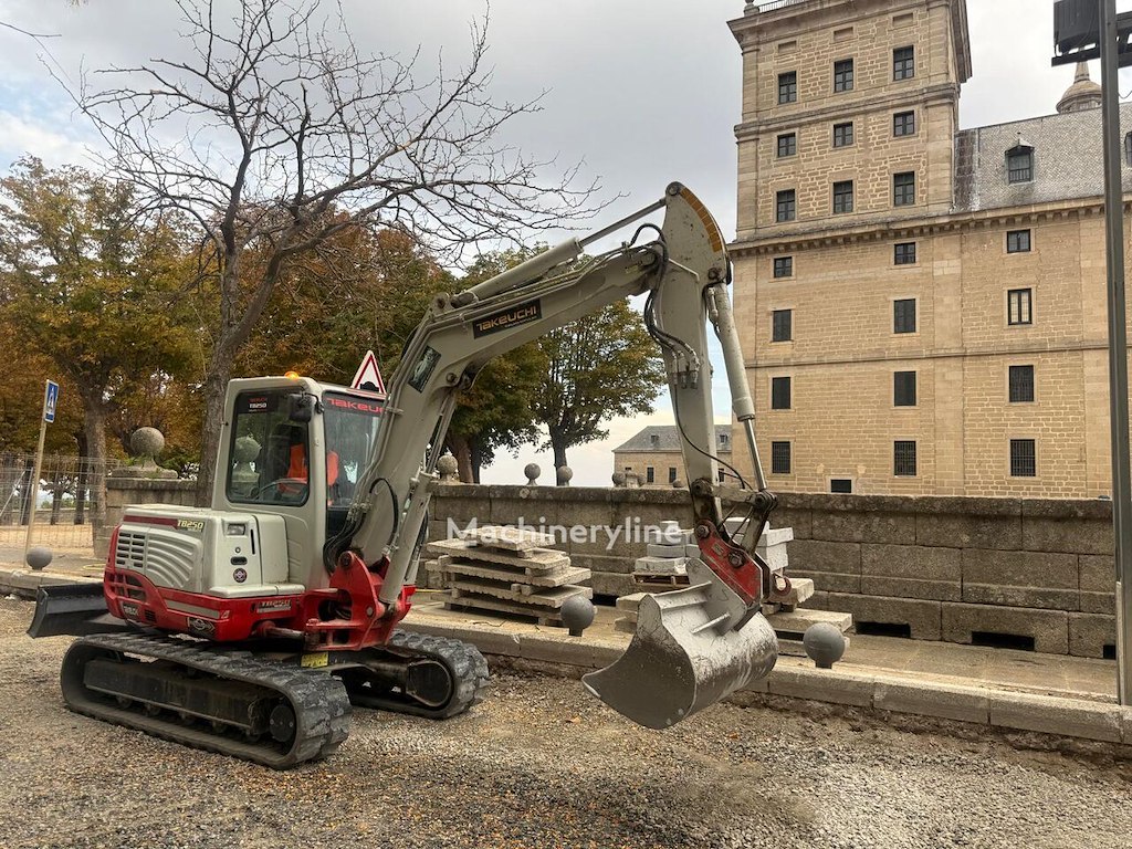 Takeuchi TB250 midi bager