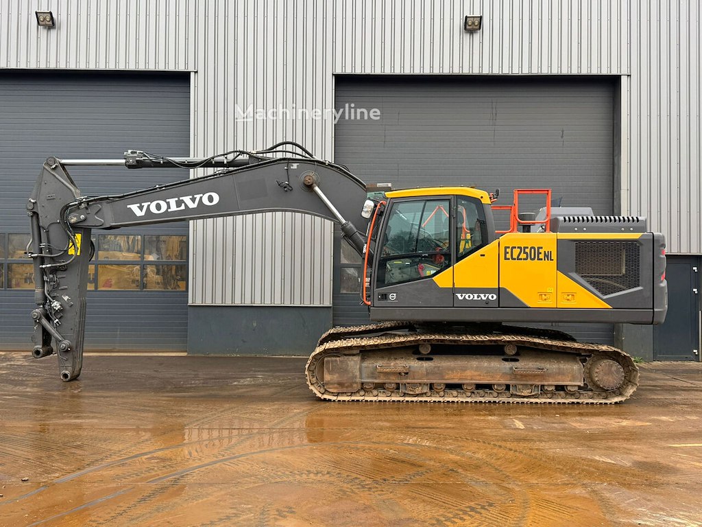 Volvo EC250ENL bager guseničar