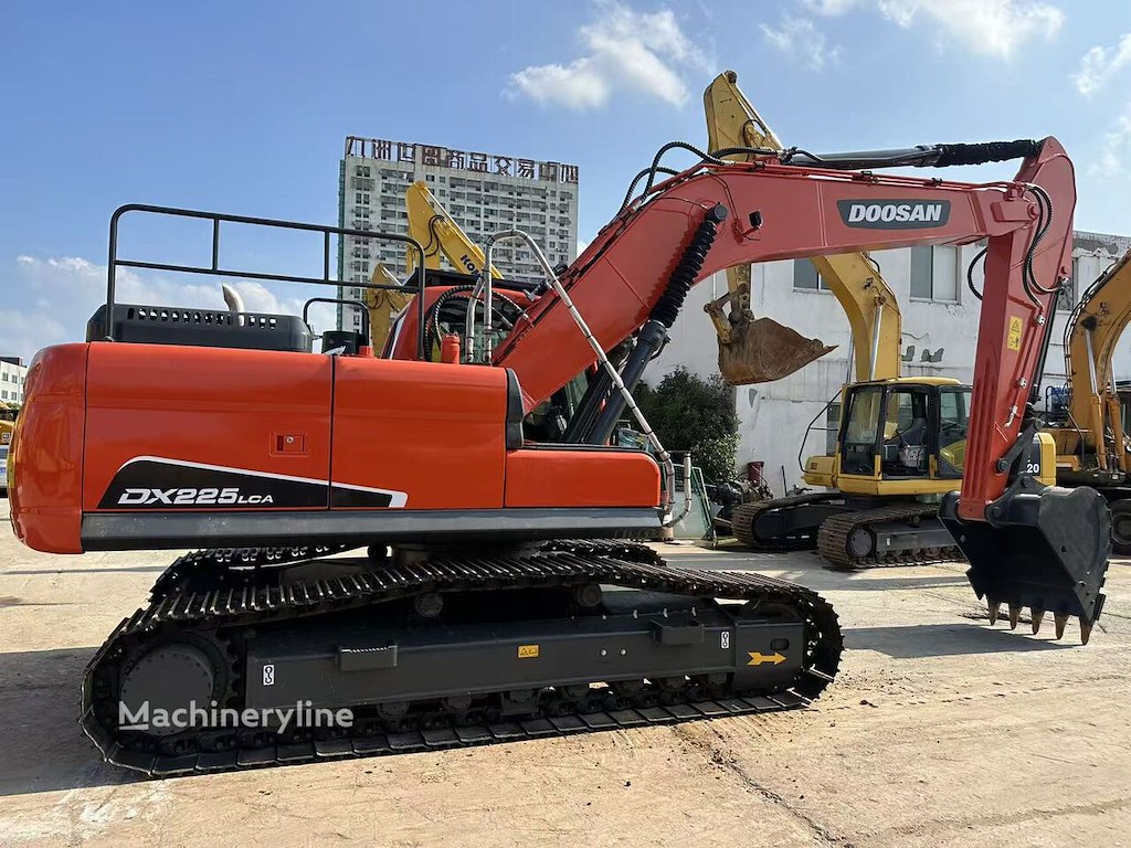 Doosan DX225LCA bager guseničar