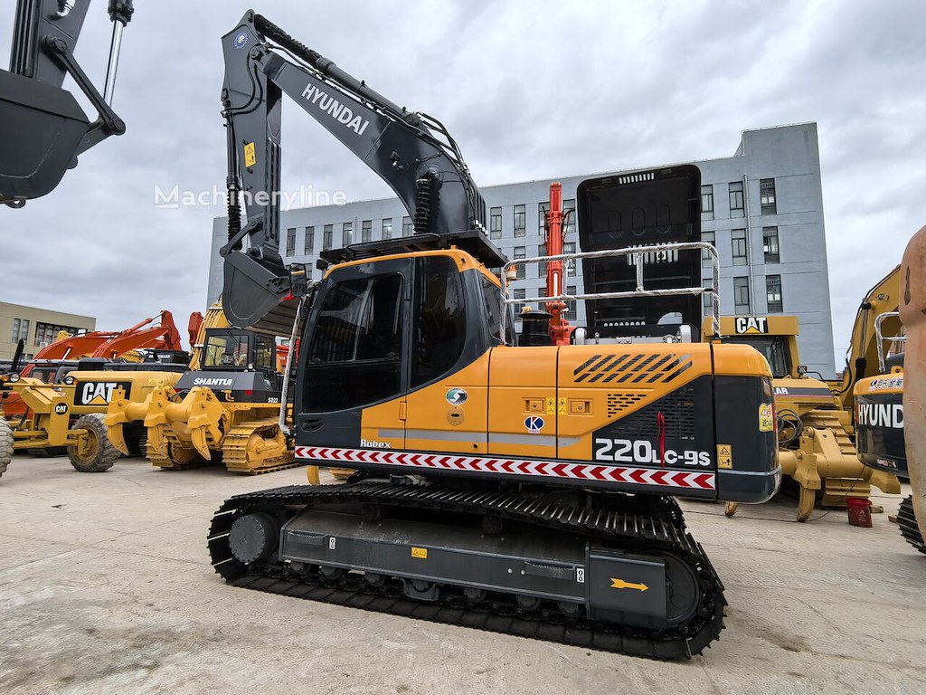 Hyundai R220LC-9S bager guseničar