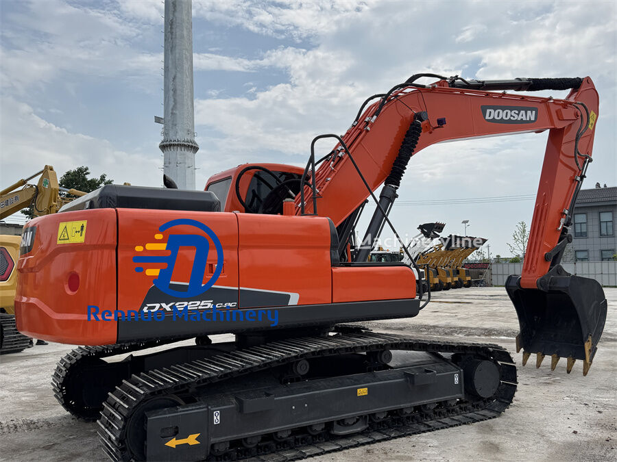 Doosan DX225 bager guseničar