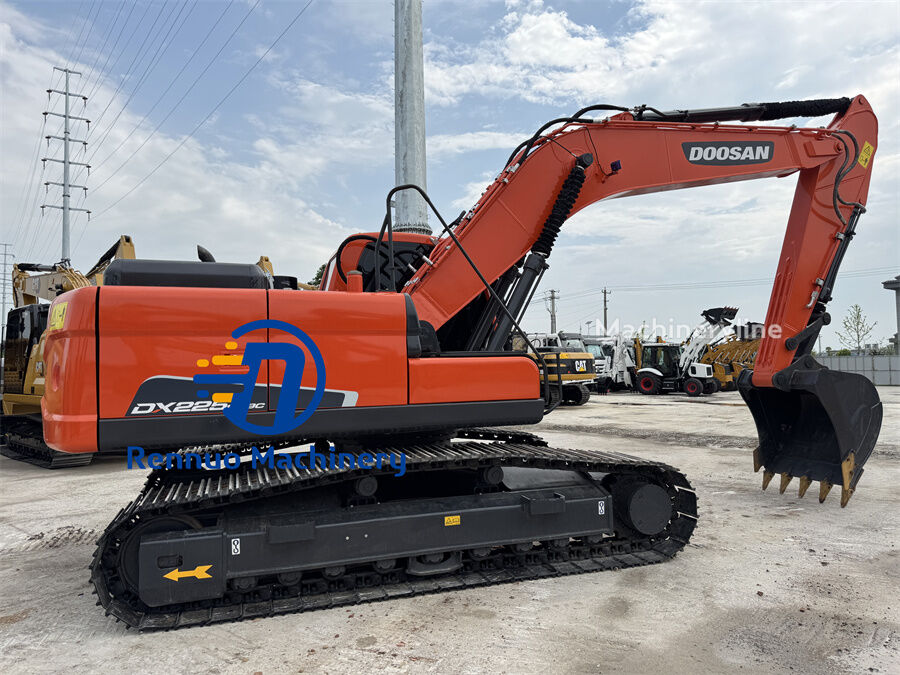 Doosan DX225 bager guseničar