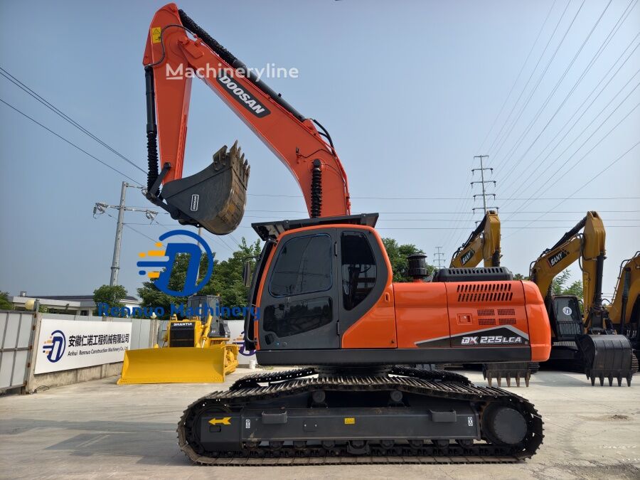 Doosan DX225 bager guseničar