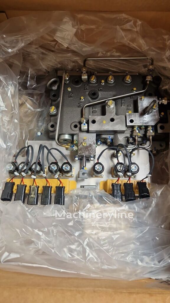 Komatsu GD825A 235-15-25003 hidraulični razvodnik za bagera