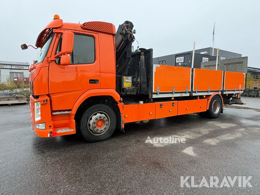 Prodaje se Volvo FM 4*2 kamion s ravnom platformom na aukciji