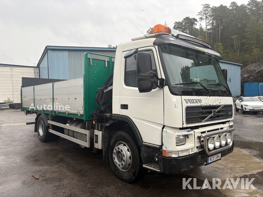Prodaje se Volvo Fm7 kamion s ravnom platformom na aukciji