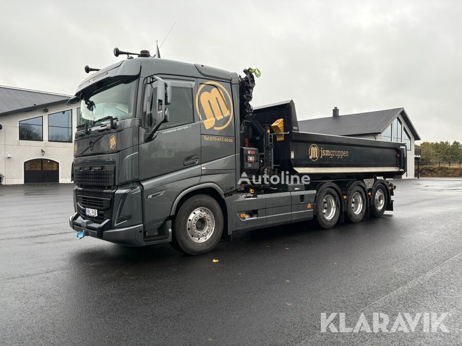 Prodaje se Volvo FH 8x4 Tridem kamion s ravnom platformom na aukciji