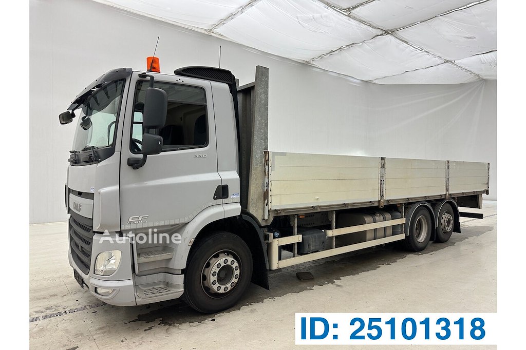 DAF CF 330 kamion s ravnom platformom