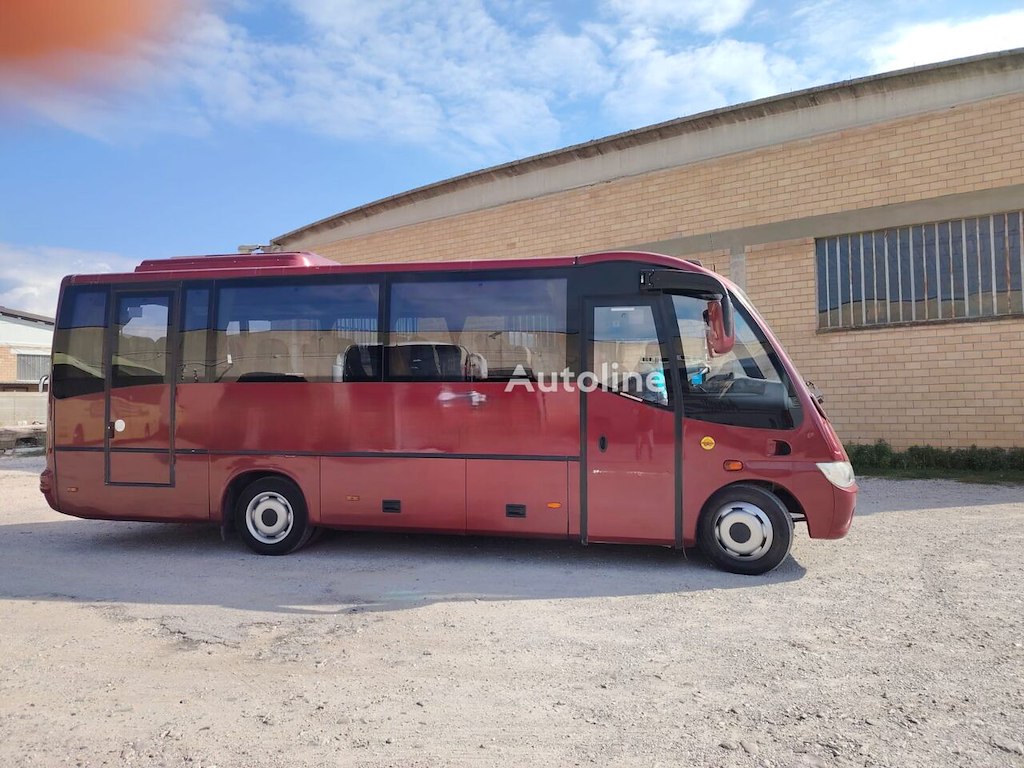 Mercedes-Benz 818 turistički autobus
