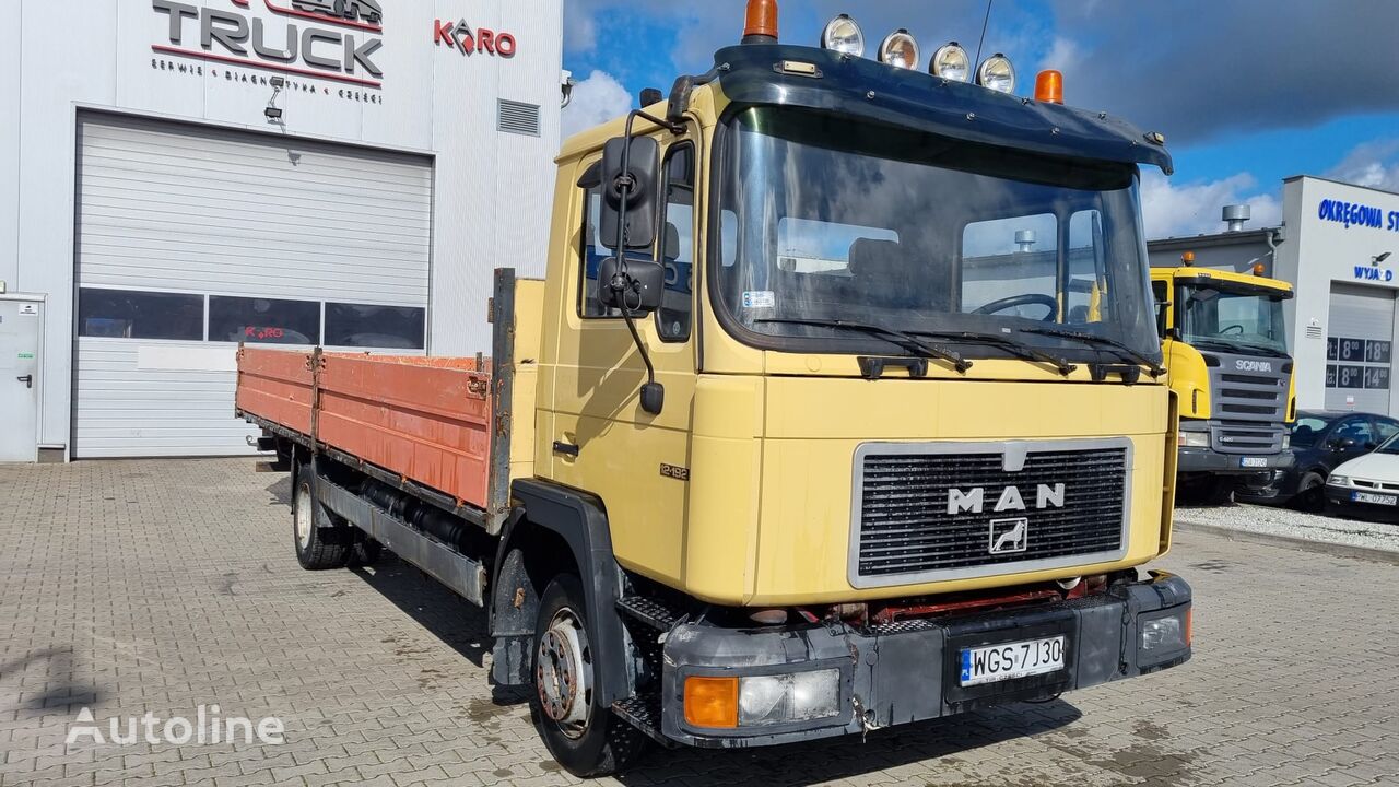 MAN 12.192 kamion s ravnom platformom
