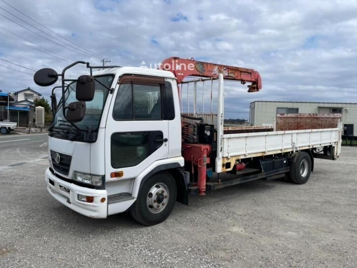 Nissan UD TRUCK kamion s ravnom platformom