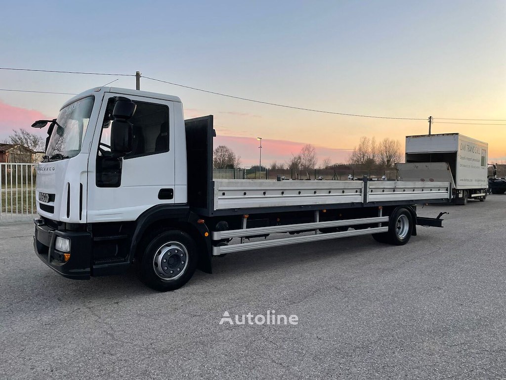 IVECO Eurocargo 140e18 kamion s ravnom platformom