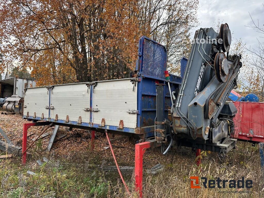 Prodaje se HIAB 220-5 karoseriju s ravnom platformom na aukciji